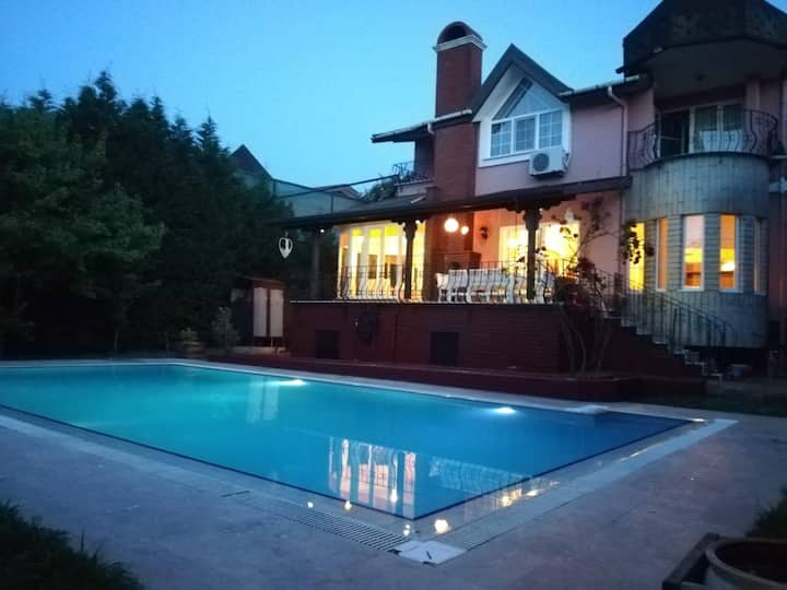 Sapanca Büyük Havuzlu 5+1 Villa - Sapanca