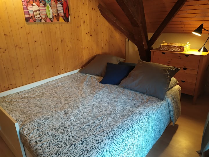 Petite Chambre Dans Les Combles, Endroit Calme - Montreux