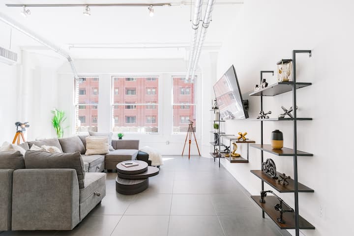 Loft Style, Spacious Dtla - One Bedroom Condo - Exposition Park - Los Angeles
