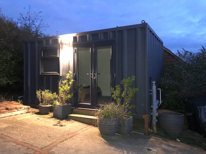 Cool Space, 1 Bed Shipping Container In Brighton - 