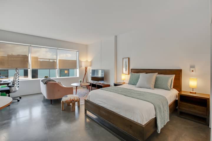 Soma Studio W/ Office By Anyplace - 10765 - San Francisco, CA