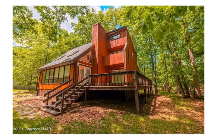 Entire Cabin ~East Stroudsburg ~Poconos Getaway - Stroudsburg, PA