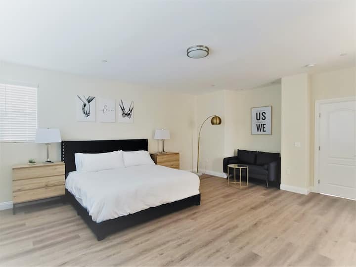 Master Suite, Conveniently Located In Rancho. - Rancho Cucamonga, CA