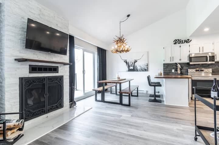 Ski Beach Chalet - Private Beach W/ Mountain Views - Laurentides