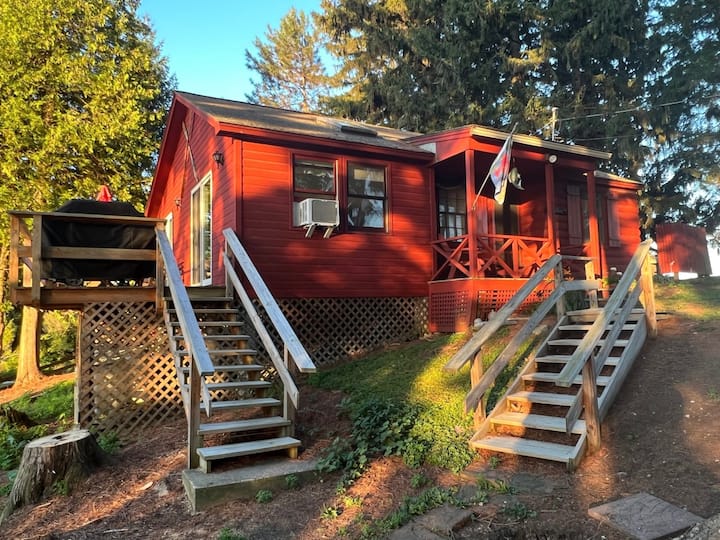 Thousand Island Riverside 3 Bedroom Cottage. - Clayton, NY