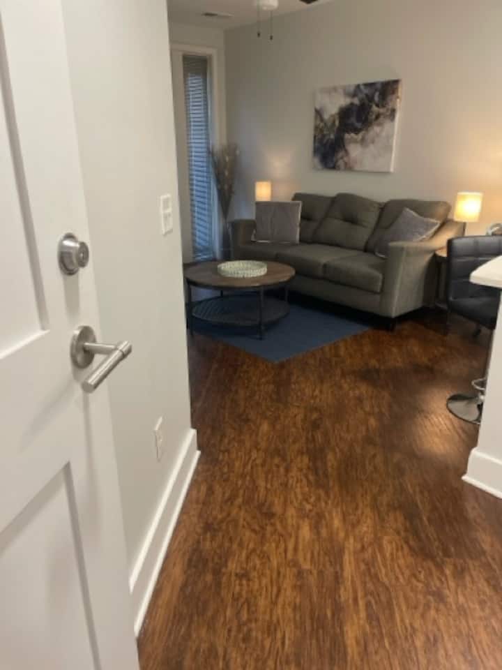 1 Bedroom Downtown Area - Chesapeake, VA