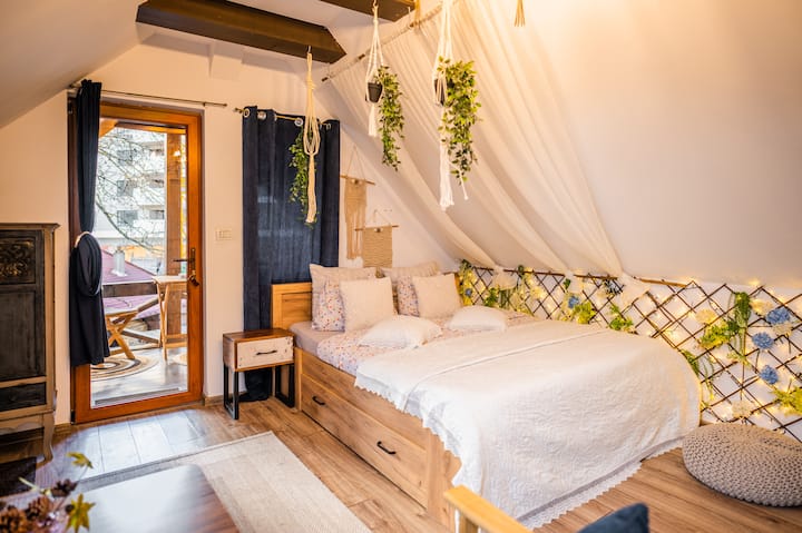 Attic Blossom | Studios&apts | Hanul Anei Brasov - Brașov