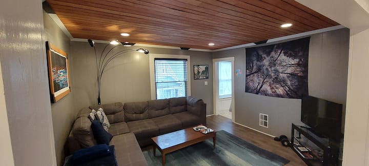 Cozy 2-bedroom Spot! - Bristol, CT