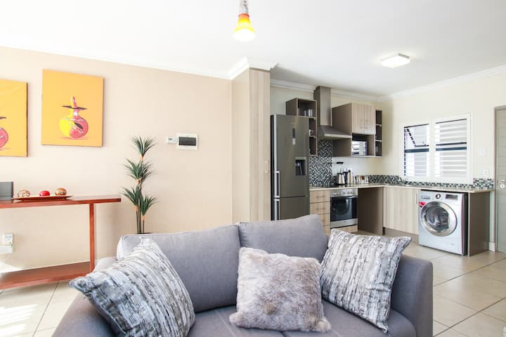 1-bed Apartment In Sandton With Backup Power - Sandton