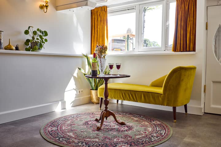 Studio Next To Skinny Bridge Near Rembrandtsquare -