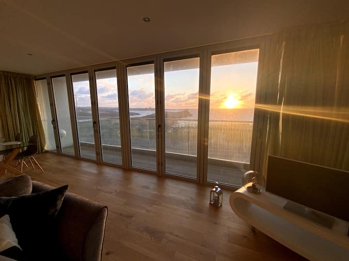 Porth Island View - Sea Views Cliff-top Apartment. - Newquay