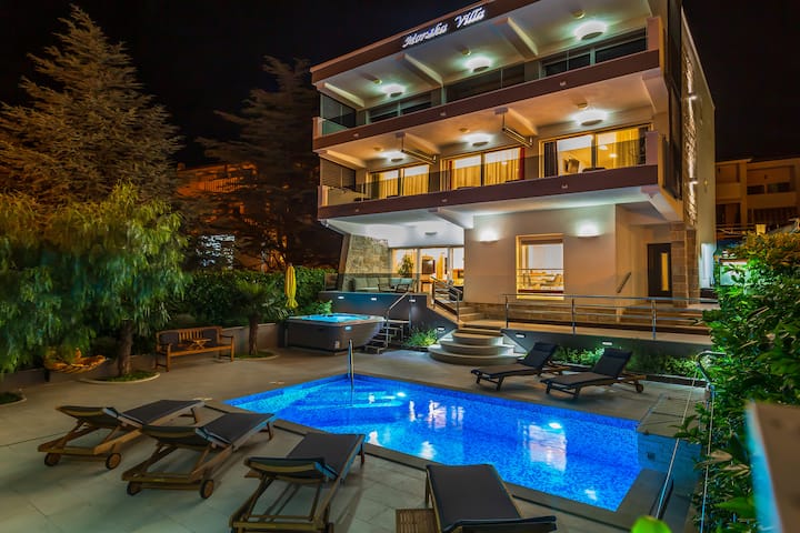 Seaside Villa With Swimming Pool And Hot Tub - Baška Voda