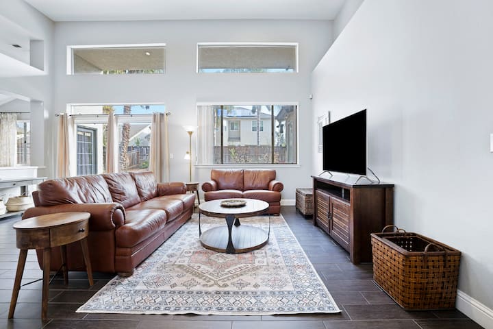 Sophisticated River Bluff Retreat - Pro Clean - Fresno, CA