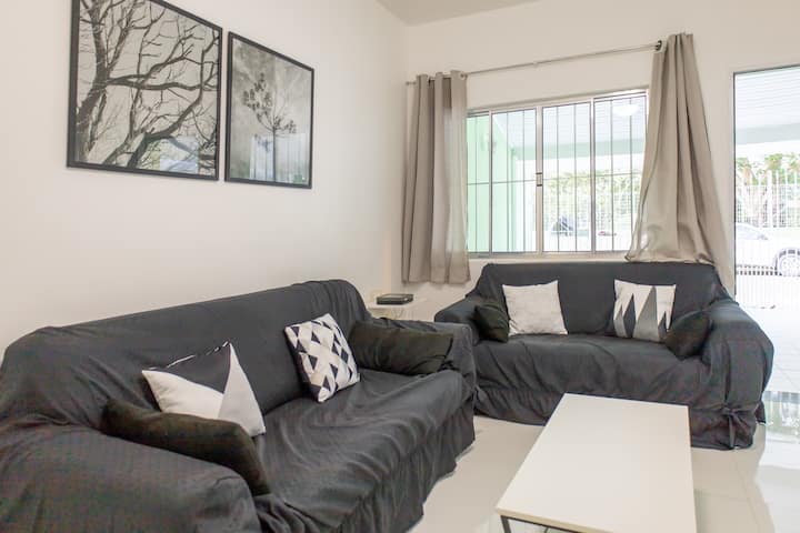 Downtown House - Convenience And Comfort - São Sebastião