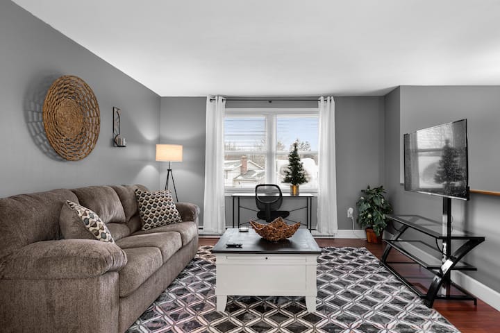 Large, Fully Fenced Yard, Pet Friendly! - Liverpool, NY