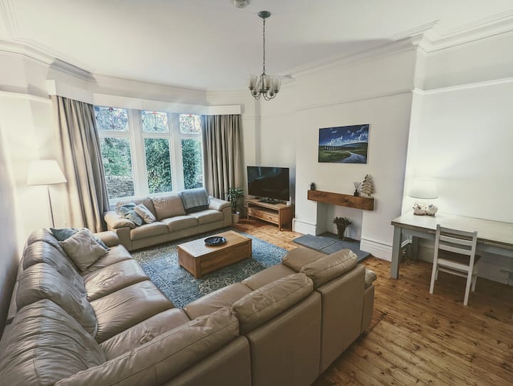 Quiet Comfortable Home | Saltaire - Leeds Bradford Airport (LBA)