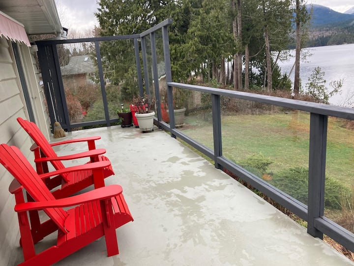 Waterfront Retreat, Beach Access, Group Friendly - Sechelt