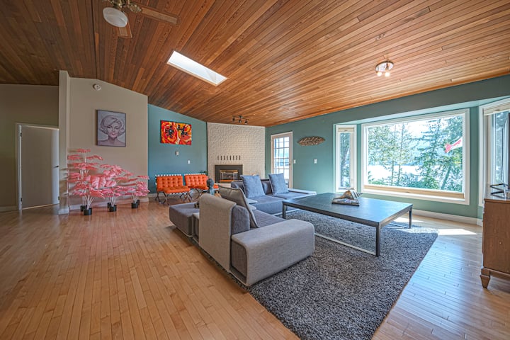 Sechelt Waterfront Home, Beach Access, Sleeps 14 - Sechelt