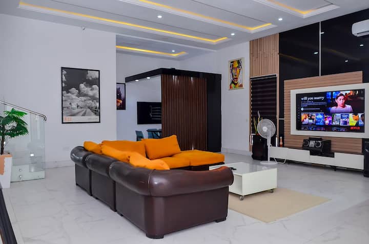 Rotterdam- Charming Well Furnished One Bedroom - 