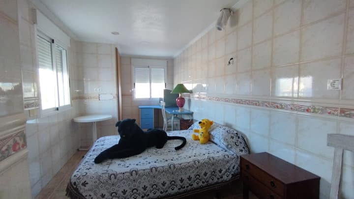 Agradable Villa Casa De 3 Plantas Con Terraza Y Balcón En Todas Las Habitaciones A 5 Minutos De A7 Dirección Alicante Y Murcia. - Cox