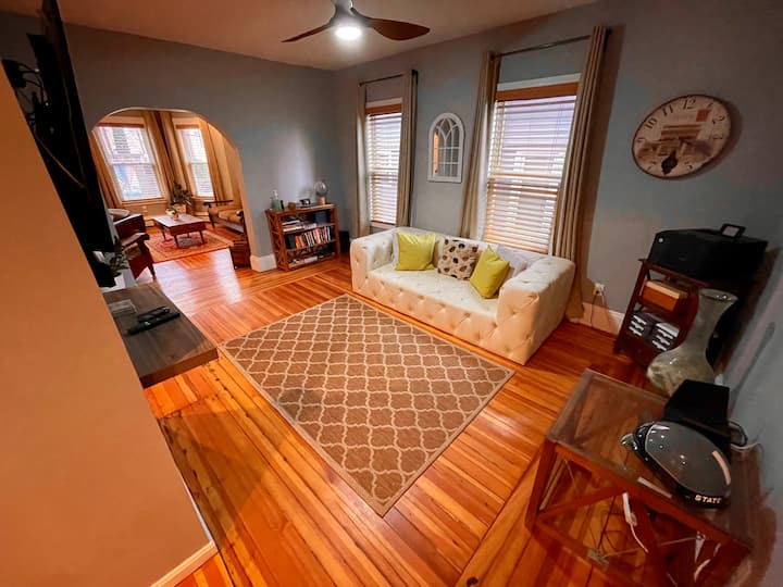 Comfortable King Bedroom - Boston, MA