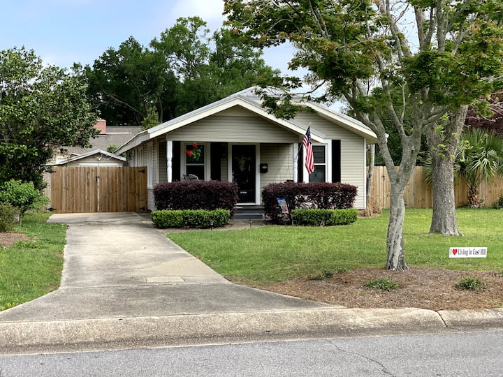 Sandals & Friends-pet Friendly Bungalow - Pensacola, FL
