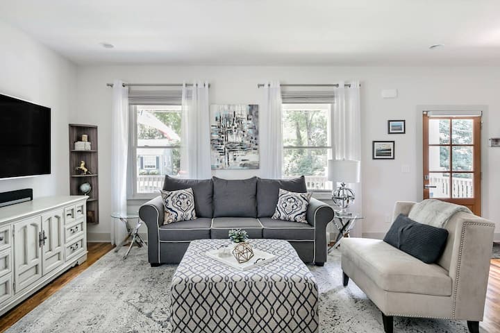 Charming Home Walking Distance To Many Places! - Nashville