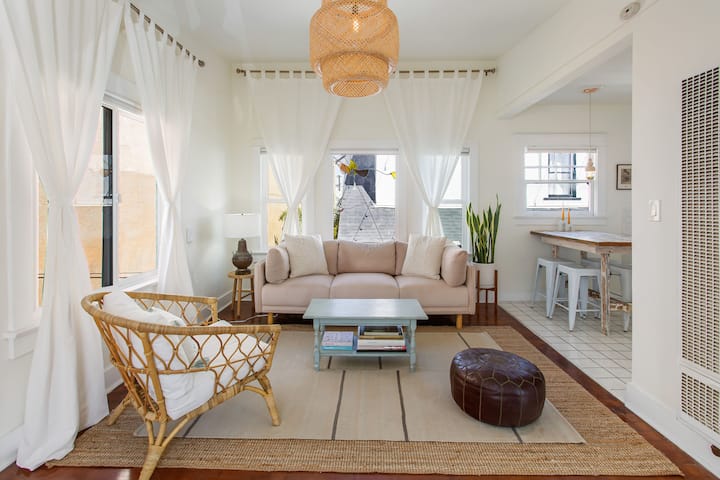 Bright, Airy Oasis Steps Away From Venice Beach - Venice Beach, CA