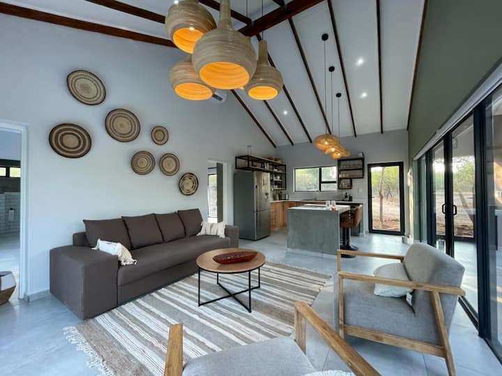 Shomoro Rest Bushveld Villa - Marloth Park