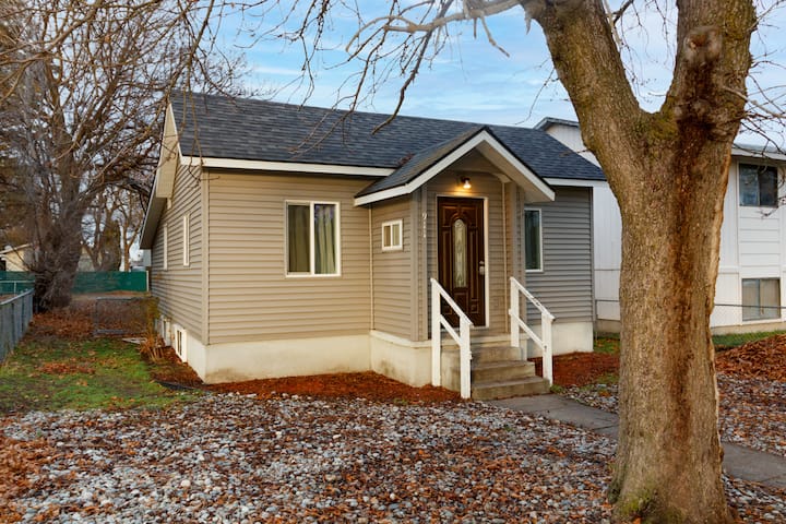 Northpark Tree House - Near Holy Family Hospital - 斯波坎