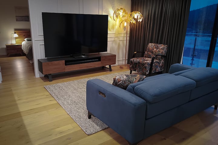 Three Bedroom Penthouse On Lonsdale Street - Canberra