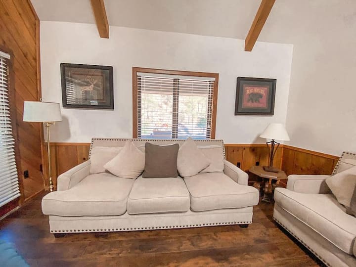 Spacious Mountain Lodge-style Home - Ruidoso, NM