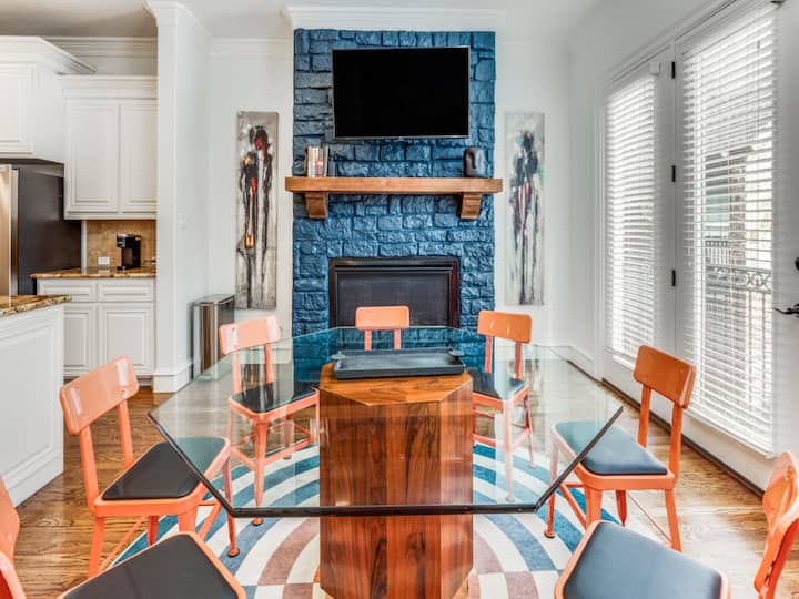 Whimsical Legacy Town Home - Driem House - Plano, TX