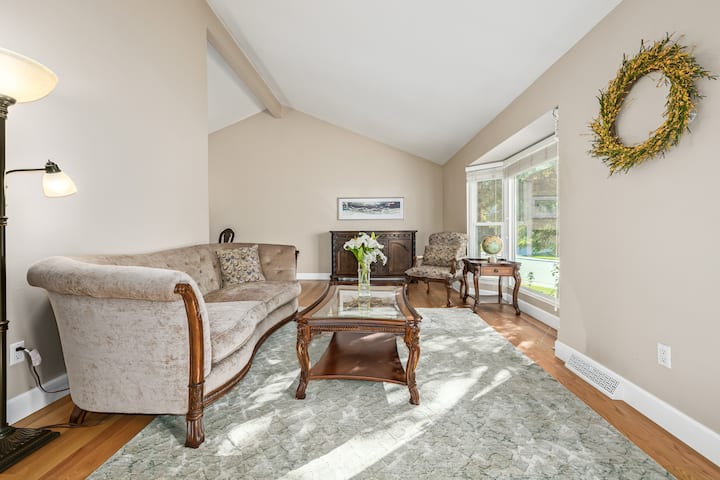 Lovely Sunlit Home! 3 King Beds! - Centennial, CO