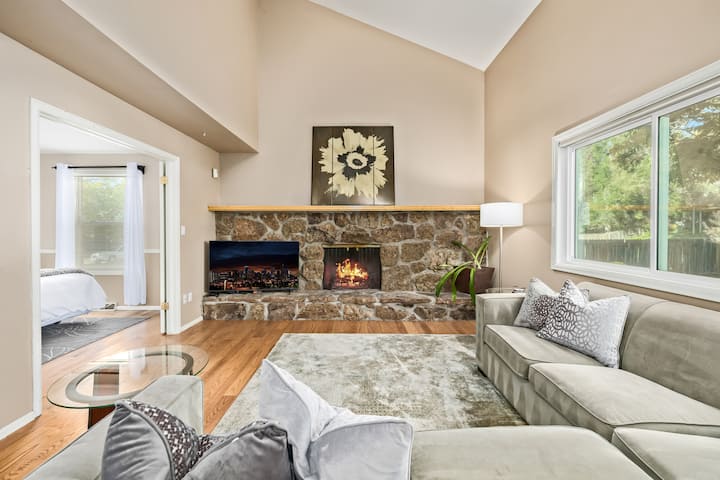 Lovely Sunlit Home! 3 King Beds! - Centennial, CO