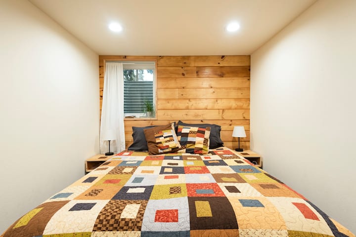 Minnesota Room (Located In Portland, Or) - Portland, OR