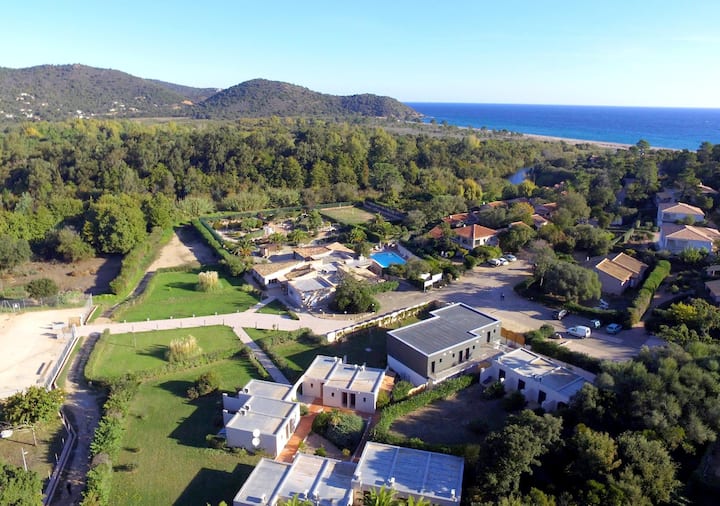 Chambre Double à L' Hôtel Olmuccio , Plage à 400 M - Sainte-Lucie de Porto-Vecchio