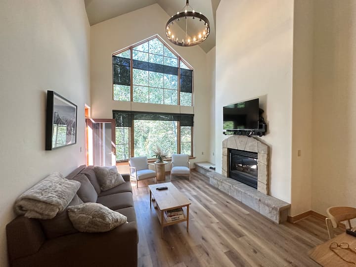 Luxury Ski-in/out With Fireplace, Pool,  Hot Tub - Edwards, CO