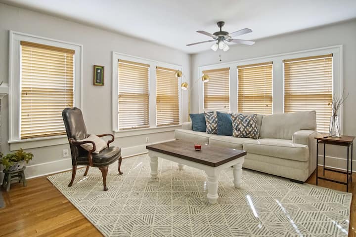 Classy Updated Gatewood Condo, Covered Parking! #1 - Boathouse District - Oklahoma City