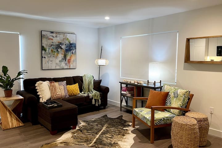 Cool Apartment Just Steps From The Beach- Sleeps 4 - Ventura, CA
