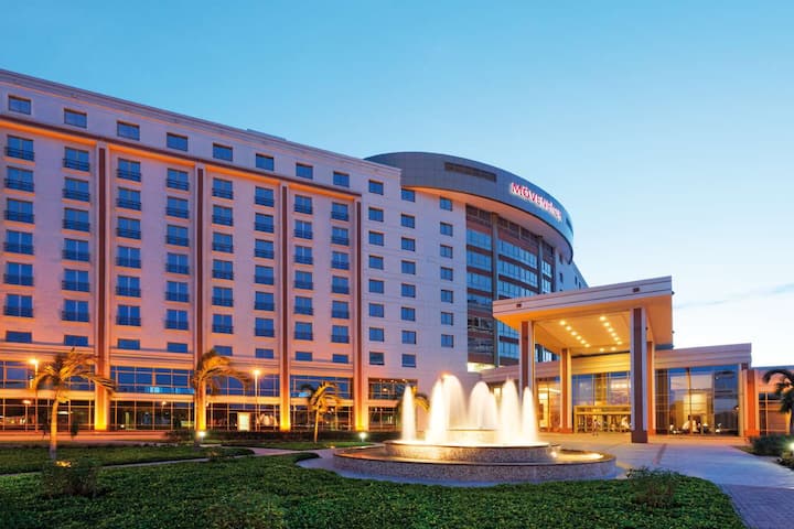Luxury Villa, Within Elegant Movenpick Ambassador - Accra
