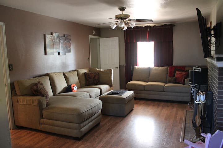 Spacious Home For Family Vacations - Colorado Springs, CO