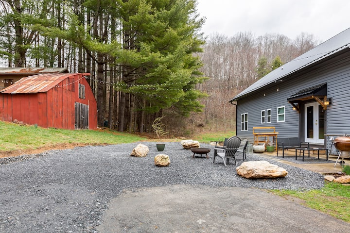 Gorgeous Rural Retreat W/ 3 Private Units! - West Jefferson, NC