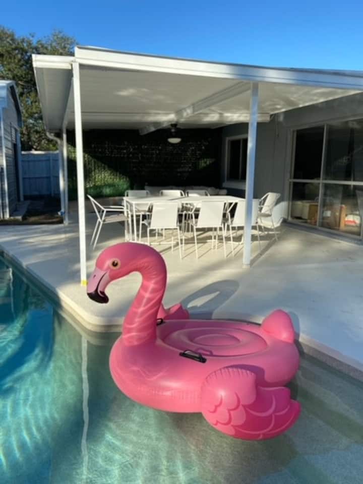 Cheerful 3br/2ba Pool Home Close To Everything - Titusville, FL