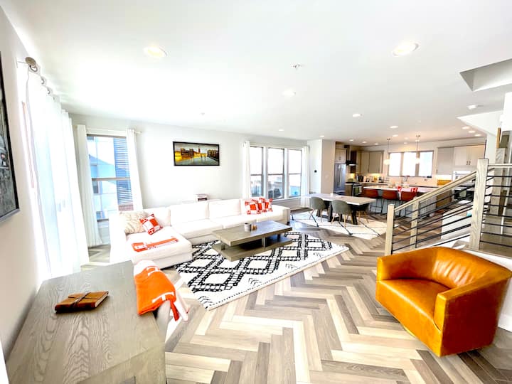 New Rh Furnished Bethesda Townhome (Wkly Cleaning) - Rockville, MD