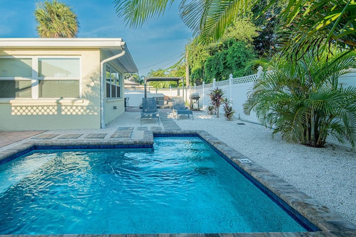 Mins To Siesta Beach! Tropical Oasis- Relax Here! - Sarasota