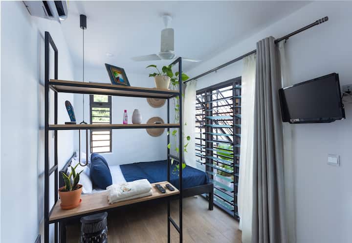 The Kule - Modern Shipping Container Apartment - 가나