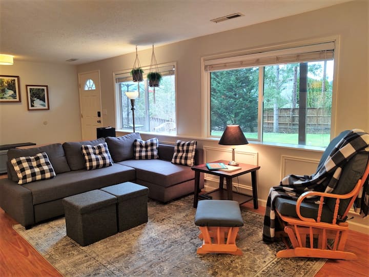 Roomy 2 Bdrm Retreat With Jacuzzi Bath & Fireplace - Portland, OR