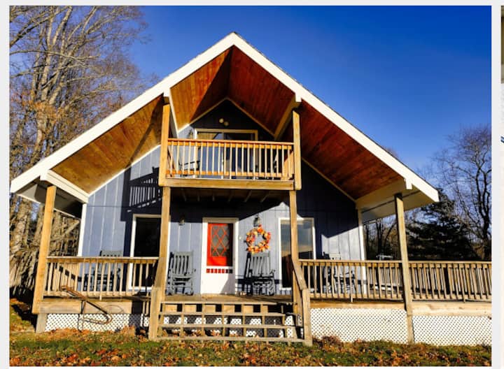 Badger’s Farmhouse- 3 Bedroom - New River State Park, Laurel Springs