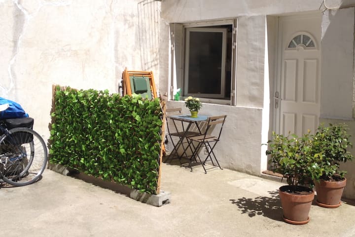 Appartement Avec Terrasse Aux Buttes-chaumont. - Paris